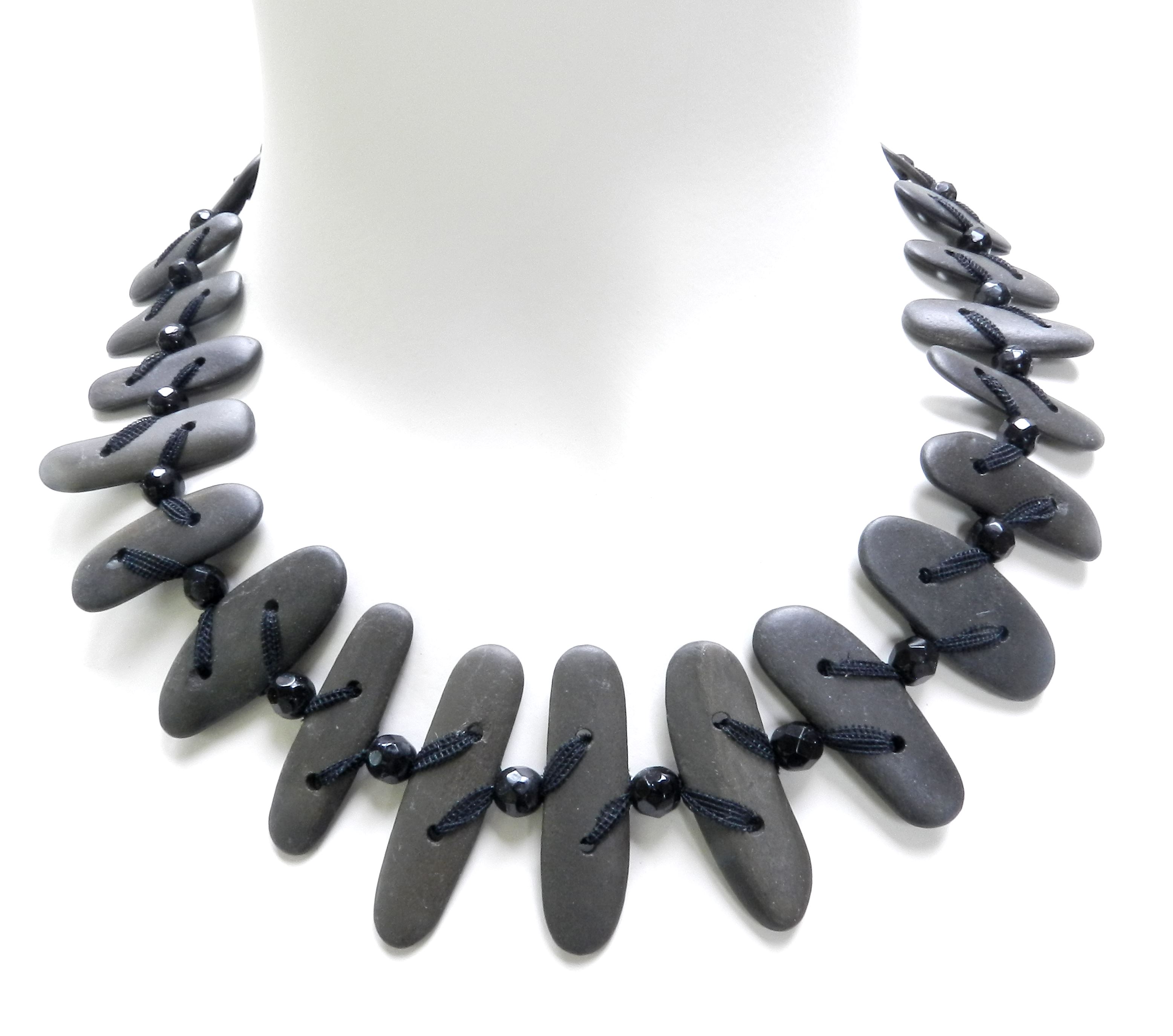 Colliers: Collier Noir Intense